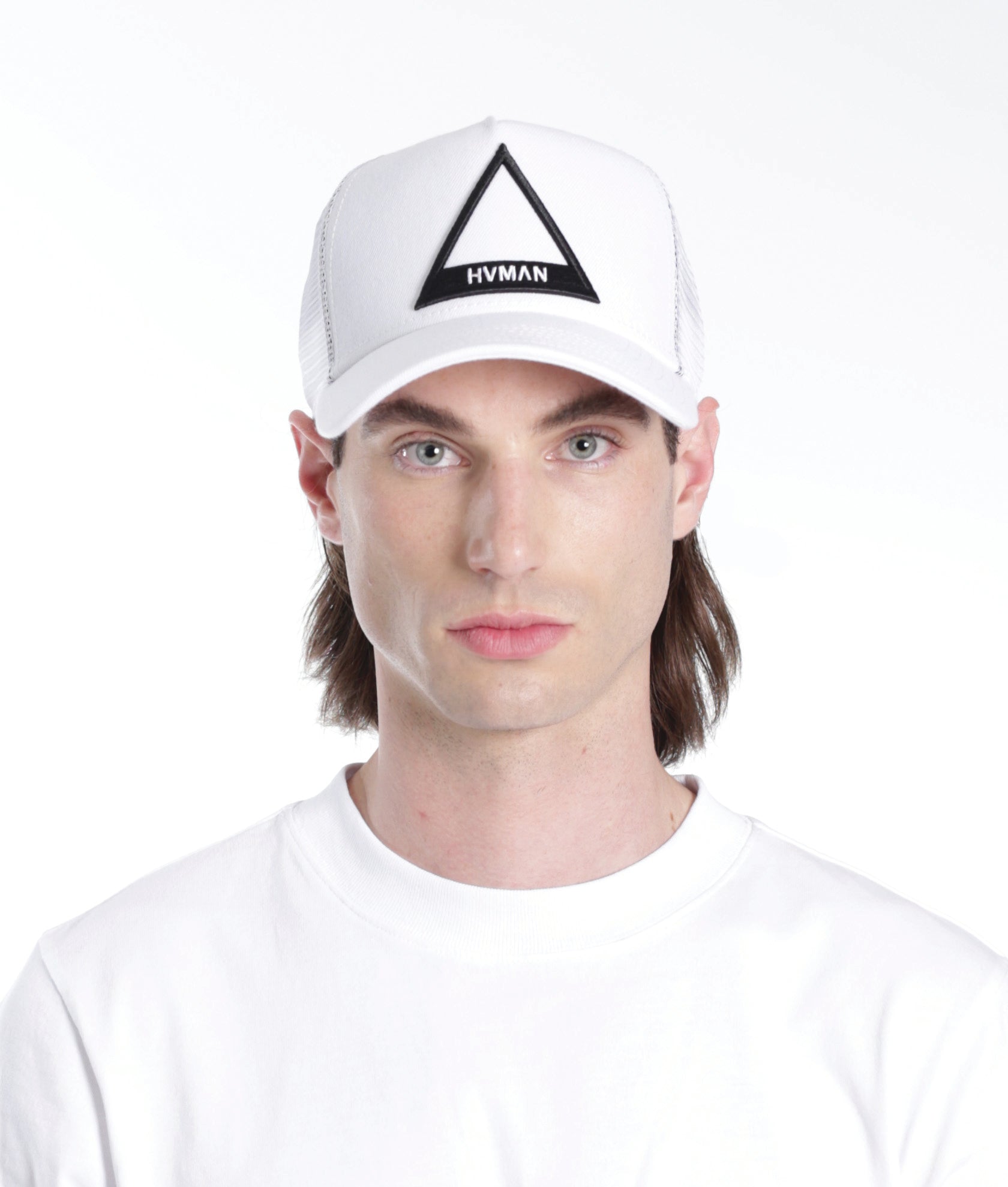 TRIANGE LOGO MESH TRUCKER CAP IN WHITE – Cult of Individuality